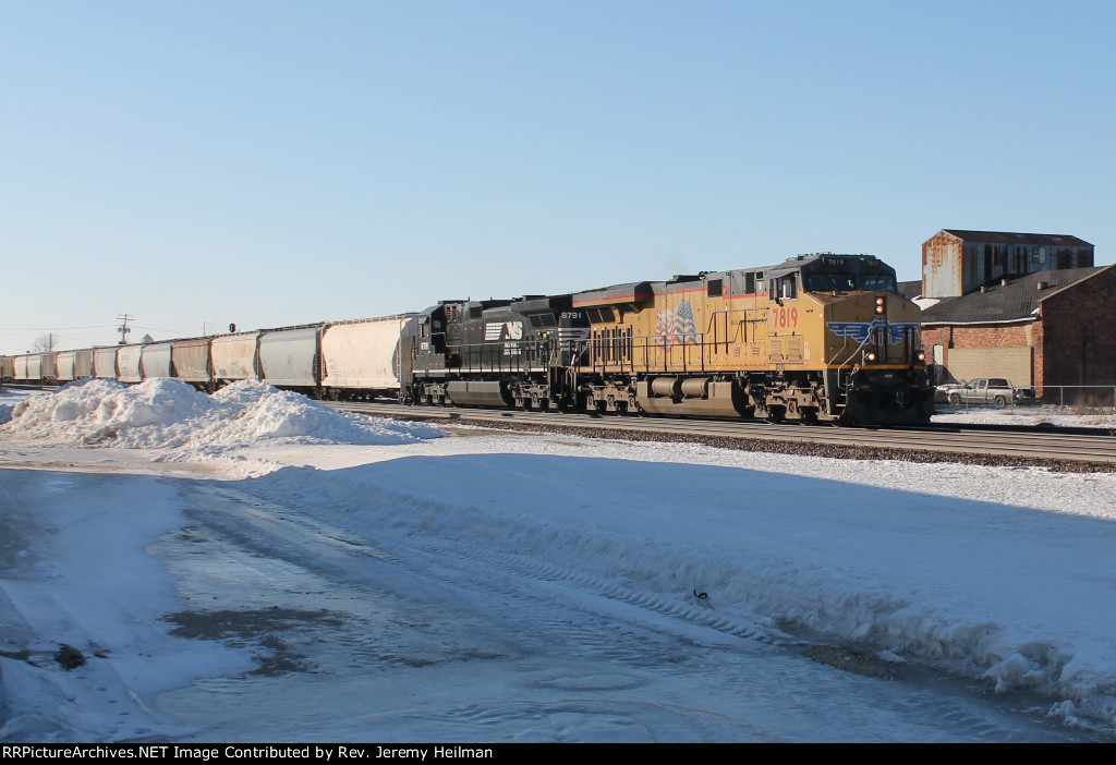 UP 7819 & NS 8791 (2)